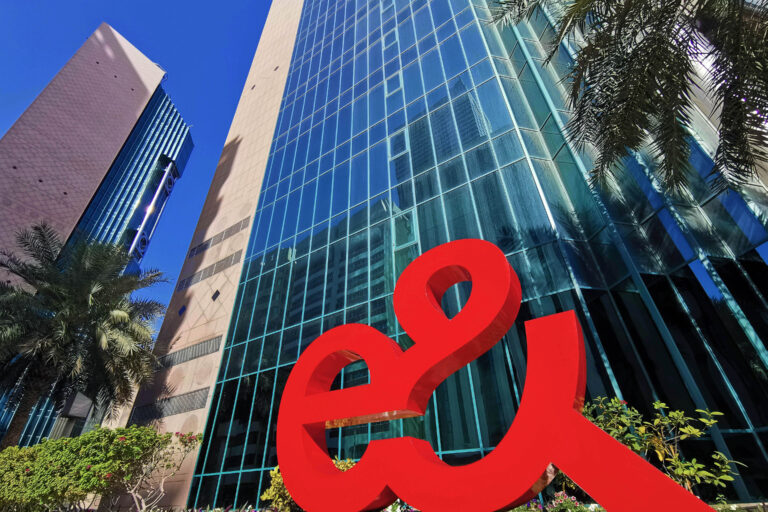 e& UAE Sets New Record With World’s Fastest 5G Speed Of 30.5Gbps - UAE ...